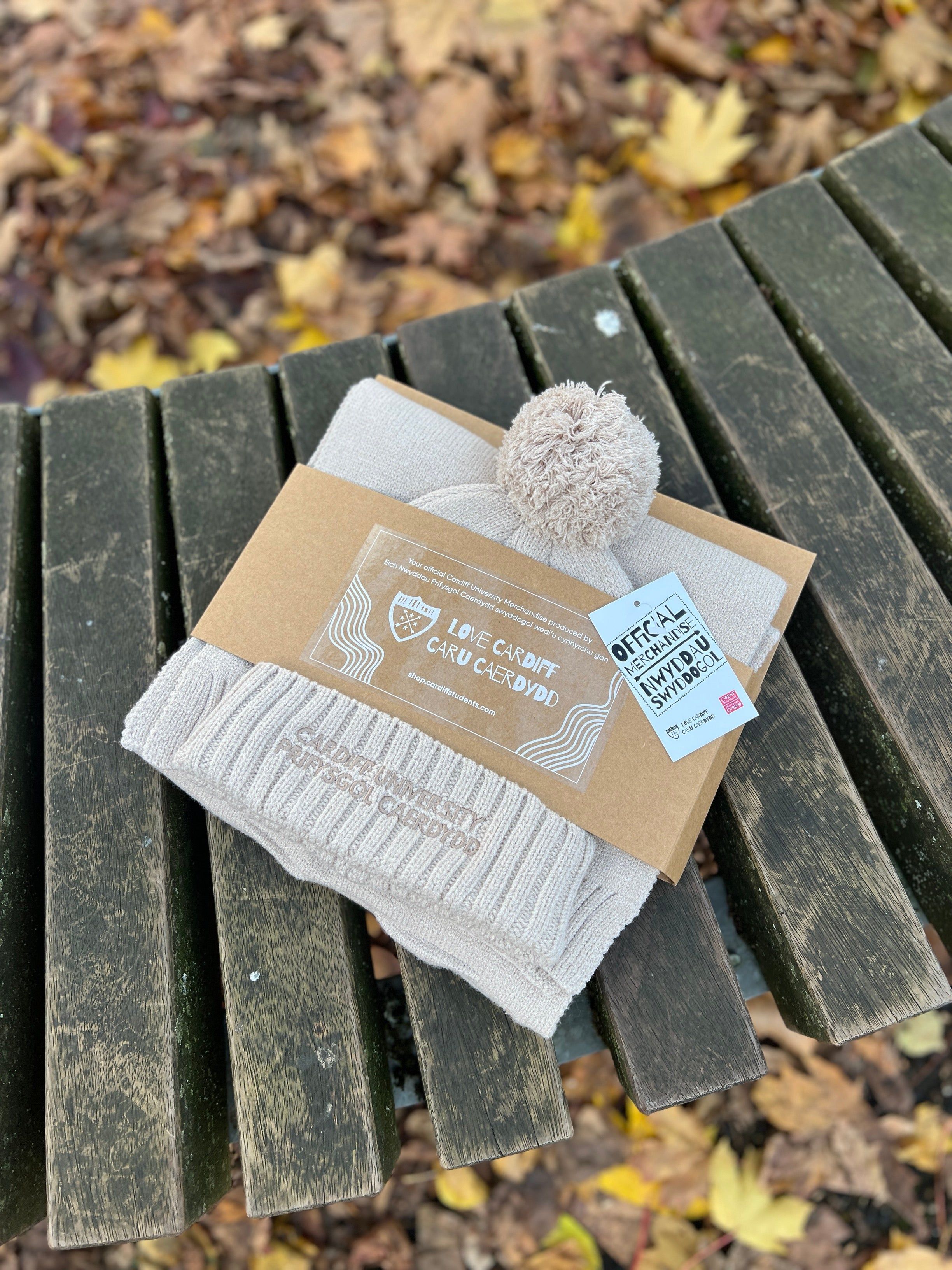 Hat and Scarf Gift set – Love Cardiff